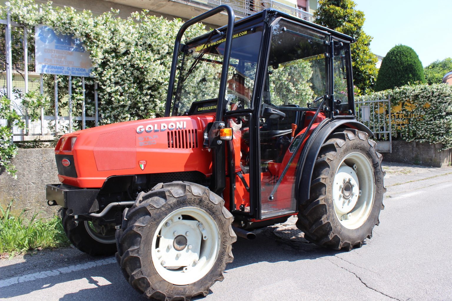 OMGA | Cabina personalizzata per il trattore Goldoni Star 3050